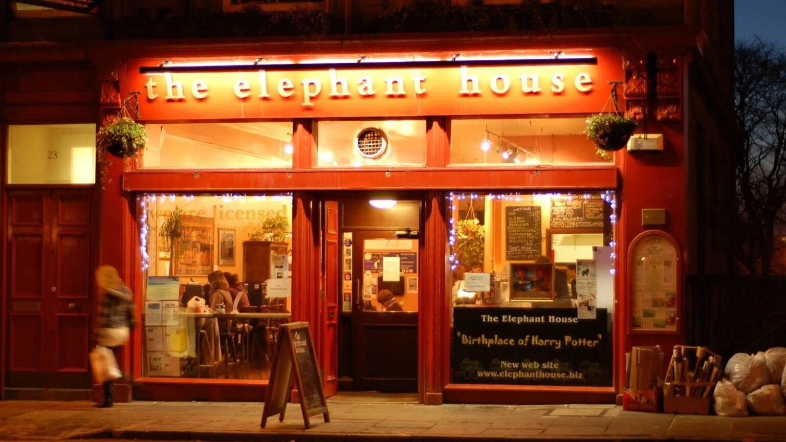 Harry Potter ile Özdeşleşen Edinburgh Kafesi Yeniden Açıldı